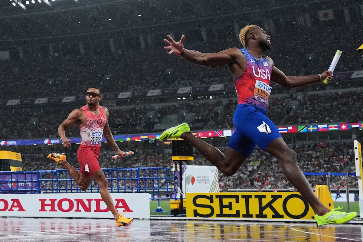 L'équipe de relais masculine de 4x100 mètres remporte la médaille d ...