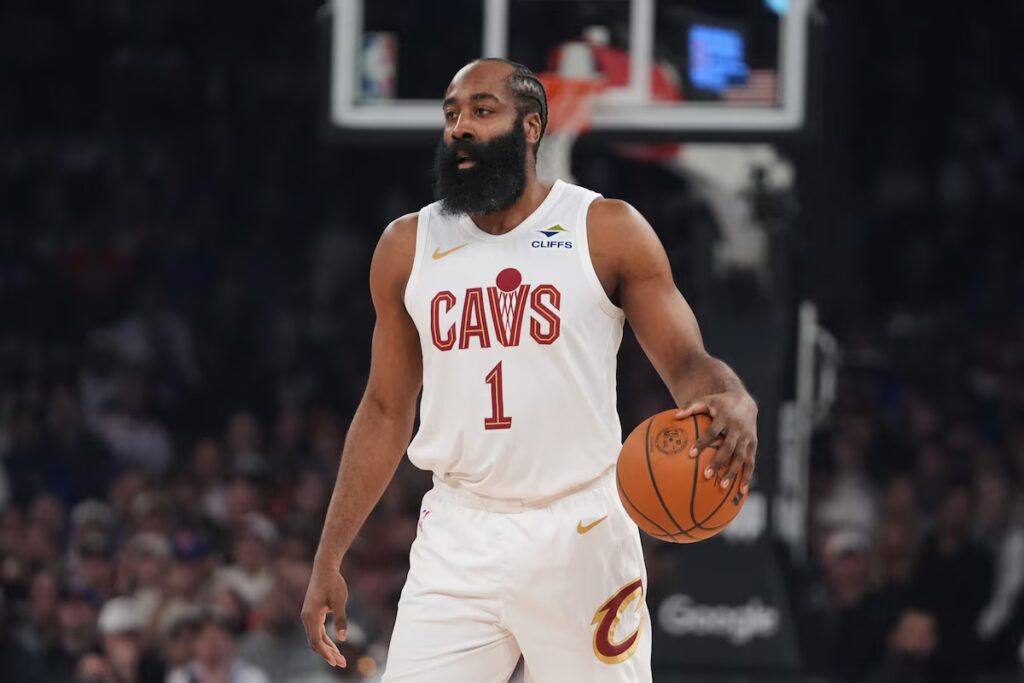 Le garde des Cavaliers James Harden arrêté à Houston et accusé de port ...