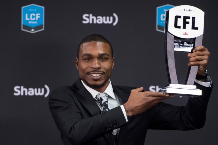 Les Tiger-Cats de Hamilton surprennent Banks avec un signe de tête de HoF